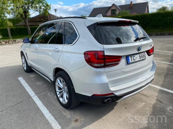 White BMW X5 2013 in Valmiera, with an engine capacity of 3.00 L and mileage of 251 thousand km for 18150 €, photo 5 on AUTOMOTO.COM.LV