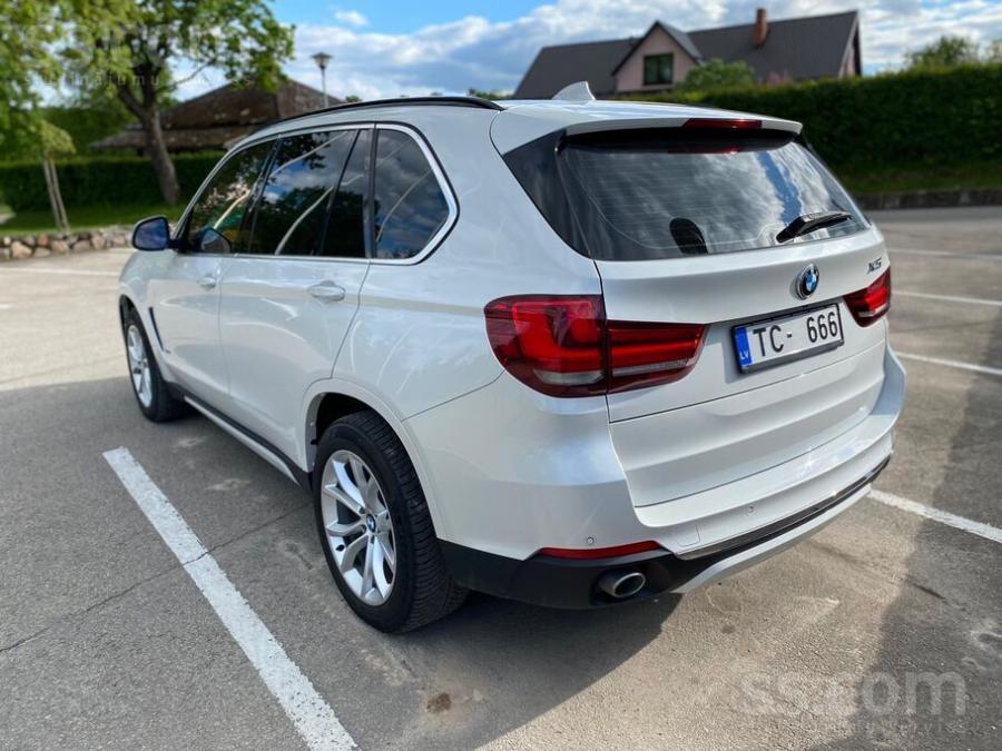 White BMW X5 2013 in Valmiera, with an engine capacity of 3.00 L and mileage of 251 thousand km for 18150 €, photo 5 on AUTOMOTO.COM.LV