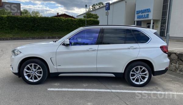 White BMW X5 2013 in Valmiera, with an engine capacity of 3.00 L and mileage of 251 thousand km for 18150 €, photo 6 on AUTOMOTO.COM.LV