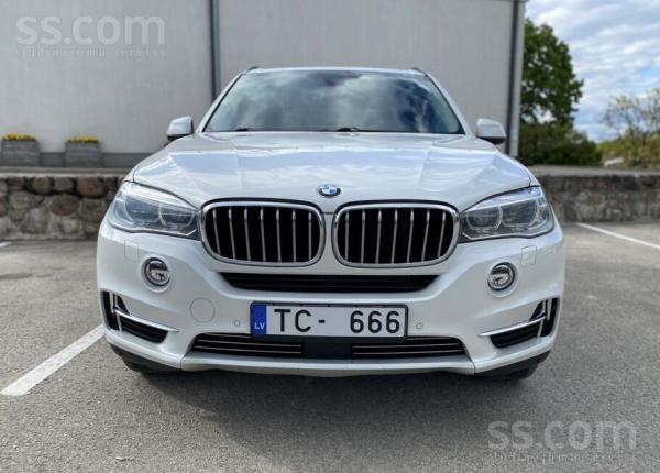 White BMW X5 2013 in Valmiera, with an engine capacity of 3.00 L and mileage of 251 thousand km for 18150 €, photo 8 on AUTOMOTO.COM.LV