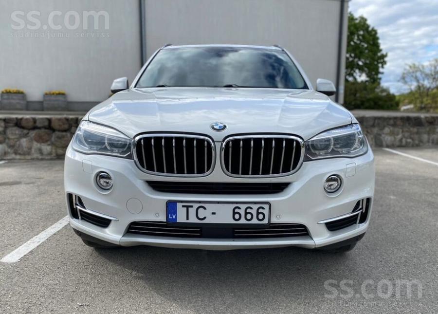 White BMW X5 2013 in Valmiera, with an engine capacity of 3.00 L and mileage of 251 thousand km for 18150 €, photo 8 on AUTOMOTO.COM.LV