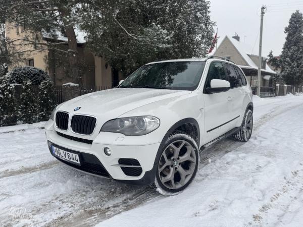 Balts BMW X5 2013 Kauņa, ar dzinēja tilpumu 3.00 L un nobraukumu 256 tūkst. km par 10800 €, foto 1 vietnē AUTOMOTO.COM.LV