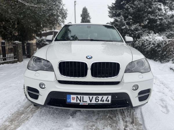 White BMW X5 2013 in Kaunas, with an engine capacity of 2.99 L and mileage of 256 thousand km for 10700 €, photo 2 on AUTOMOTO.COM.LV