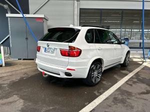 Balts BMW X5 2013 Marijampole, ar dzinēja tilpumu 2.99 L un nobraukumu 330 tūkst. km par 9500 €, foto 2 vietnē AUTOMOTO.COM.LV