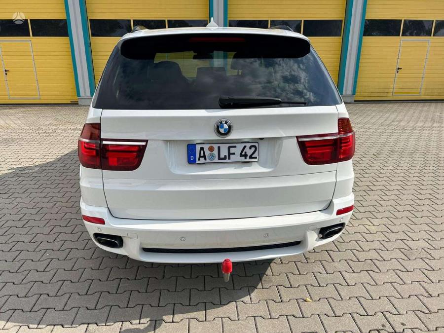 Balts BMW X5 2013 Marijampole, ar dzinēja tilpumu 2.99 L un nobraukumu 330 tūkst. km par 9500 €, foto 4 vietnē AUTOMOTO.COM.LV