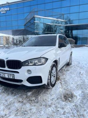 White BMW X5 2013 in Siauliai, with an engine capacity of 2.99 L and mileage of 397 thousand km for 17000 €, photo  on AUTOMOTO.COM.LV