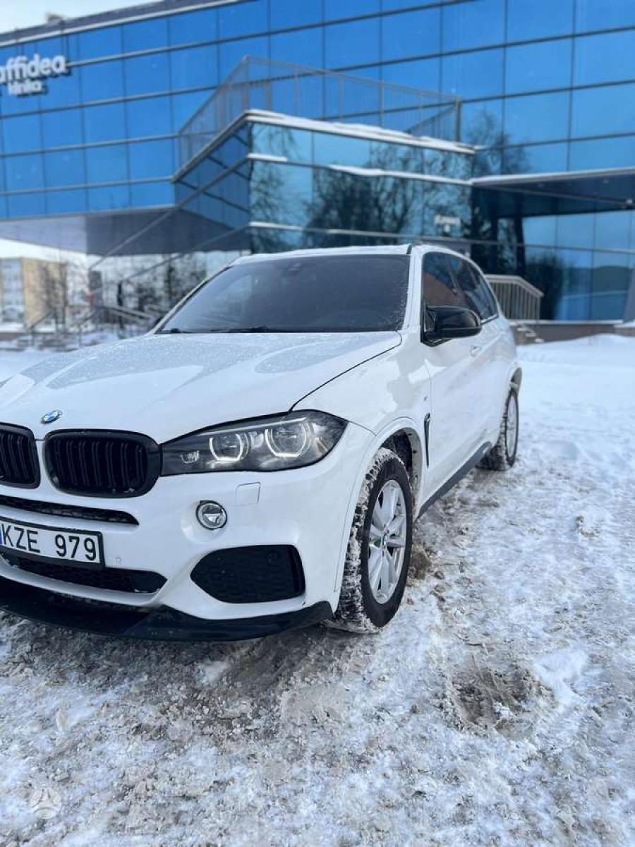 Balts BMW X5 2013 Šauļi, ar dzinēja tilpumu 2.99 L un nobraukumu 397 tūkst. km par 17000 €, foto 1 vietnē AUTOMOTO.COM.LV