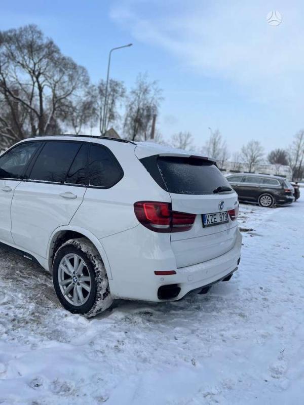 Balts BMW X5 2013 Šauļi, ar dzinēja tilpumu 2.99 L un nobraukumu 397 tūkst. km par 17000 €, foto 4 vietnē AUTOMOTO.COM.LV