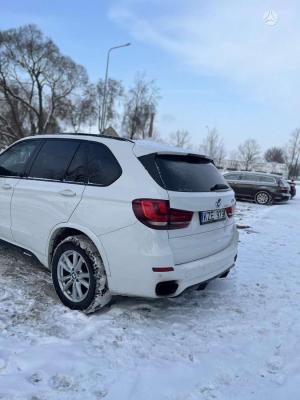 Balts BMW X5 2013 Šauļi, ar dzinēja tilpumu 2.99 L un nobraukumu 397 tūkst. km par 17000 €, foto 4 vietnē AUTOMOTO.COM.LV