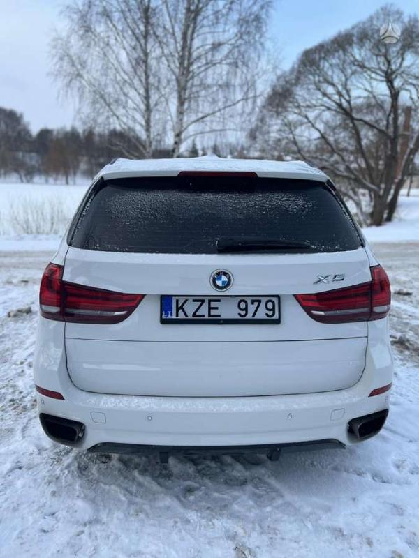 Balts BMW X5 2013 Šauļi, ar dzinēja tilpumu 2.99 L un nobraukumu 397 tūkst. km par 17000 €, foto 5 vietnē AUTOMOTO.COM.LV