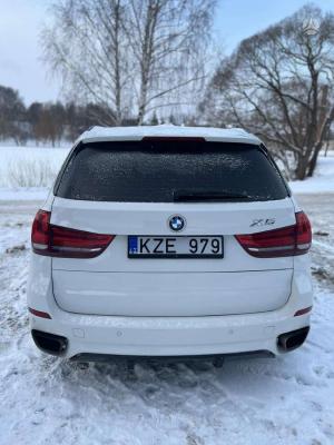 Balts BMW X5 2013 Šauļi, ar dzinēja tilpumu 2.99 L un nobraukumu 397 tūkst. km par 17000 €, foto 5 vietnē AUTOMOTO.COM.LV