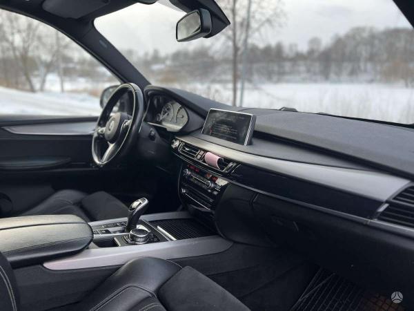 Balts BMW X5 2013 Šauļi, ar dzinēja tilpumu 2.99 L un nobraukumu 397 tūkst. km par 17000 €, foto 7 vietnē AUTOMOTO.COM.LV