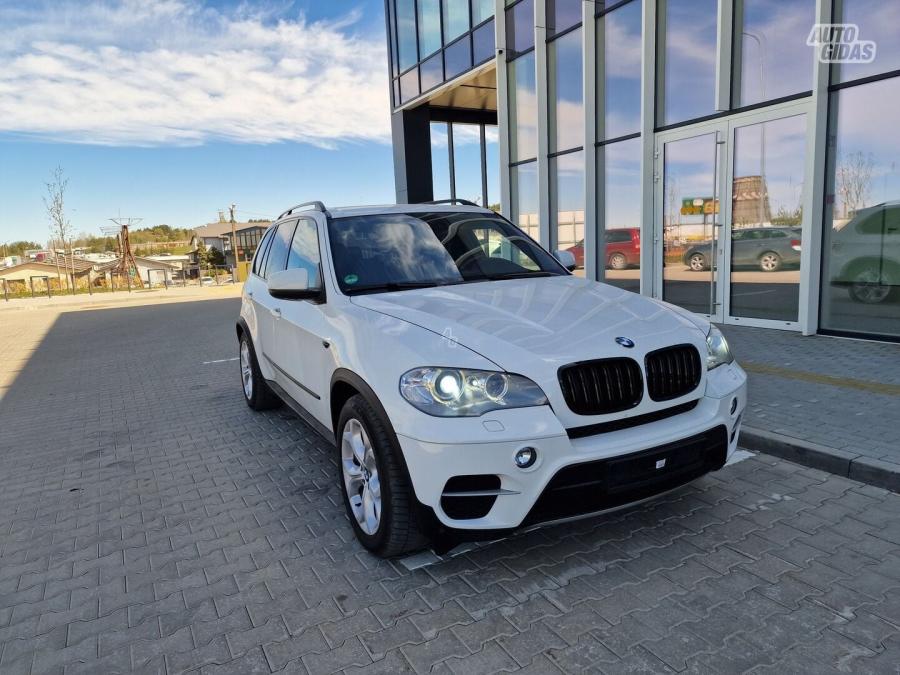 Balts BMW X5 2013 Viļņa, ar dzinēja tilpumu 3.00 L un nobraukumu 278 tūkst. km par 12899 €, foto 4 vietnē AUTOMOTO.COM.LV