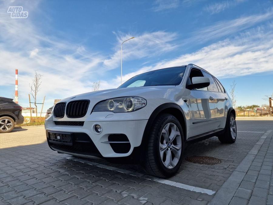 Balts BMW X5 2013 Viļņa, ar dzinēja tilpumu 3.00 L un nobraukumu 278 tūkst. km par 12899 €, foto 5 vietnē AUTOMOTO.COM.LV