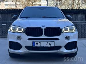 White BMW X5 2013 in Tukums, with an engine capacity of 3.00 L and mileage of 261 thousand km for 19990 €, photo 3 on AUTOMOTO.COM.LV