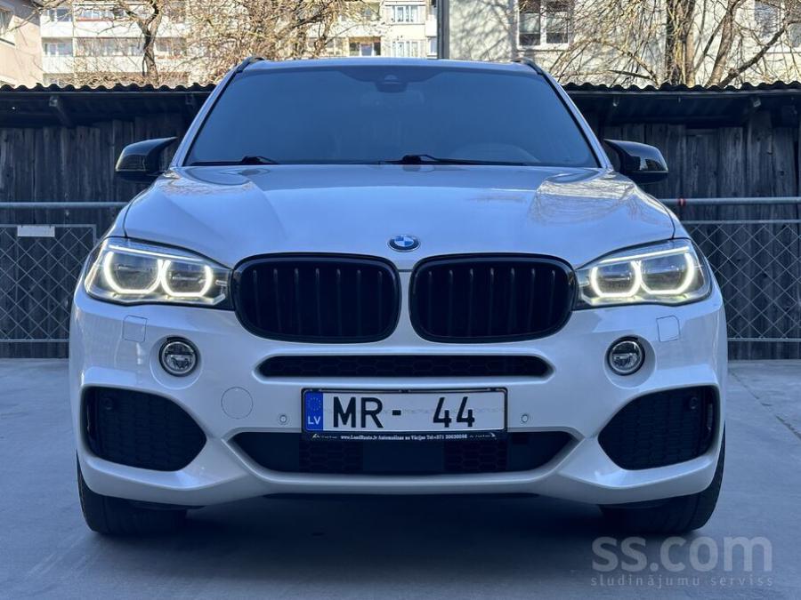 White BMW X5 2013 in Tukums, with an engine capacity of 3.00 L and mileage of 261 thousand km for 19990 €, photo 3 on AUTOMOTO.COM.LV