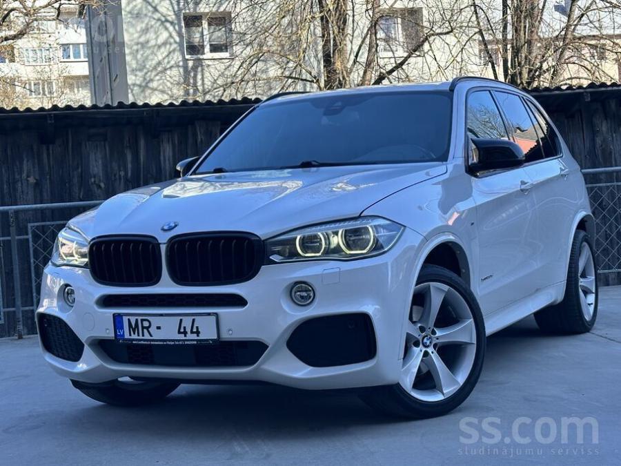 White BMW X5 2013 in Tukums, with an engine capacity of 3.00 L and mileage of 261 thousand km for 19990 €, photo 4 on AUTOMOTO.COM.LV