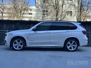 White BMW X5 2013 in Tukums, with an engine capacity of 3.00 L and mileage of 261 thousand km for 19990 €, photo 5 on AUTOMOTO.COM.LV