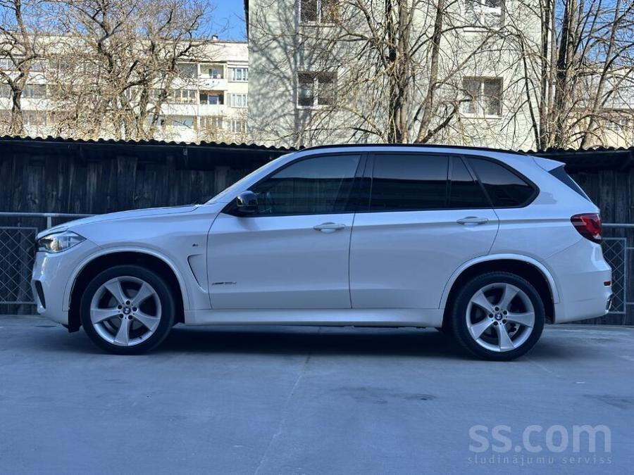 White BMW X5 2013 in Tukums, with an engine capacity of 3.00 L and mileage of 261 thousand km for 19990 €, photo 5 on AUTOMOTO.COM.LV