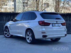 White BMW X5 2013 in Tukums, with an engine capacity of 3.00 L and mileage of 261 thousand km for 19990 €, photo 7 on AUTOMOTO.COM.LV