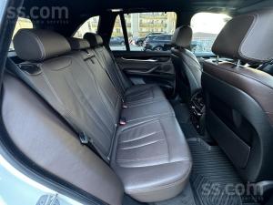 White BMW X5 2013 in Tukums, with an engine capacity of 3.00 L and mileage of 261 thousand km for 19990 €, photo 13 on AUTOMOTO.COM.LV