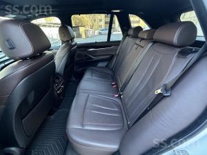 White BMW X5 2013 in Tukums, with an engine capacity of 3.00 L and mileage of 261 thousand km for 19990 €, photo 15 on AUTOMOTO.COM.LV