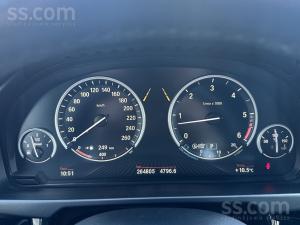 White BMW X5 2013 in Tukums, with an engine capacity of 3.00 L and mileage of 261 thousand km for 19990 €, photo 16 on AUTOMOTO.COM.LV