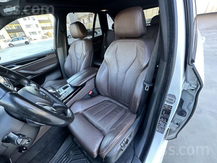 White BMW X5 2013 in Tukums, with an engine capacity of 3.00 L and mileage of 261 thousand km for 19990 €, photo 26 on AUTOMOTO.COM.LV
