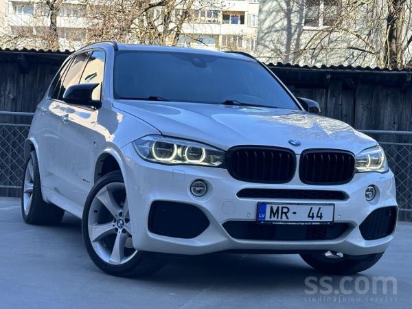 Белый БМВ Х5 2013 в Тукумс, объемом двигателя 3.00 л и пробегом 261 тыс. км за 19490 €, фото 1 на AUTOMOTO.COM.LV