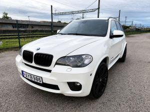 White BMW X5 2013 in Siauliai, with an engine capacity of 2.99 L and mileage of 295 thousand km for 12750 €, photo  on AUTOMOTO.COM.LV