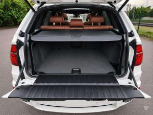 White BMW X5 2013 in Siauliai, with an engine capacity of 2.99 L and mileage of 295 thousand km for 12750 €, photo 18 on AUTOMOTO.COM.LV