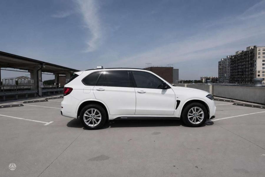 Balts BMW X5 2013 Viļņa, ar dzinēja tilpumu 2.99 L un nobraukumu 403 tūkst. km par 16000 €, foto 5 vietnē AUTOMOTO.COM.LV