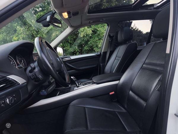 White BMW X5 2013 in Anyksciai, with an engine capacity of 3.00 L and mileage of 320 thousand km for 9750 €, photo 9 on AUTOMOTO.COM.LV
