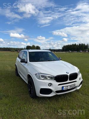 White BMW X5 2013 in Riga, with an engine capacity of 3.00 L and mileage of 267 thousand km for 15200 €, photo  on AUTOMOTO.COM.LV