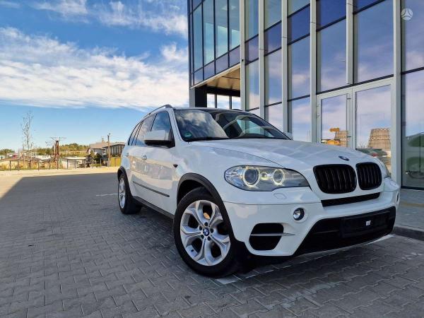Balts BMW X5 2013 Viļņa, ar dzinēja tilpumu 2.99 L un nobraukumu 270 tūkst. km par 11790 €, foto 1 vietnē AUTOMOTO.COM.LV