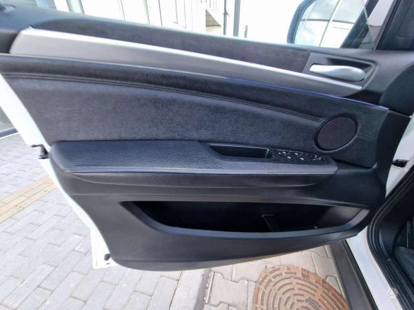 Balts BMW X5 2013 Viļņa, ar dzinēja tilpumu 2.99 L un nobraukumu 270 tūkst. km par 11790 €, foto 10 vietnē AUTOMOTO.COM.LV