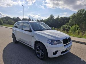 White BMW X5 2013 in Vilnius, with an engine capacity of 2.99 L and mileage of 285 thousand km for 12950 €, photo  on AUTOMOTO.COM.LV