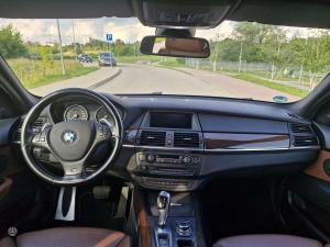 Белый БМВ Х5 2013 в Вильнюс, объемом двигателя 2.99 л и пробегом 285 тыс. км за 12950 €, фото 10 на AUTOMOTO.COM.LV