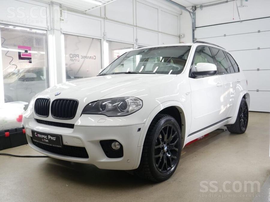 White BMW X5 2013 in Riga, with an engine capacity of 3.00 L and mileage of 125 thousand km for 19500 €, photo 1 on AUTOMOTO.COM.LV