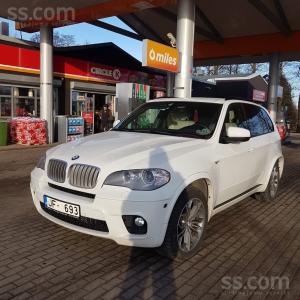 White BMW X5 2013 in Riga, with an engine capacity of 3.00 L and mileage of 125 thousand km for 19500 €, photo 4 on AUTOMOTO.COM.LV