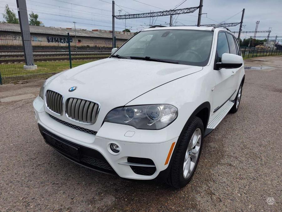 Balts BMW X5 2013 Šauļi, ar dzinēja tilpumu 3.50 L un nobraukumu 401 tūkst. km par 9200 €, foto 1 vietnē AUTOMOTO.COM.LV