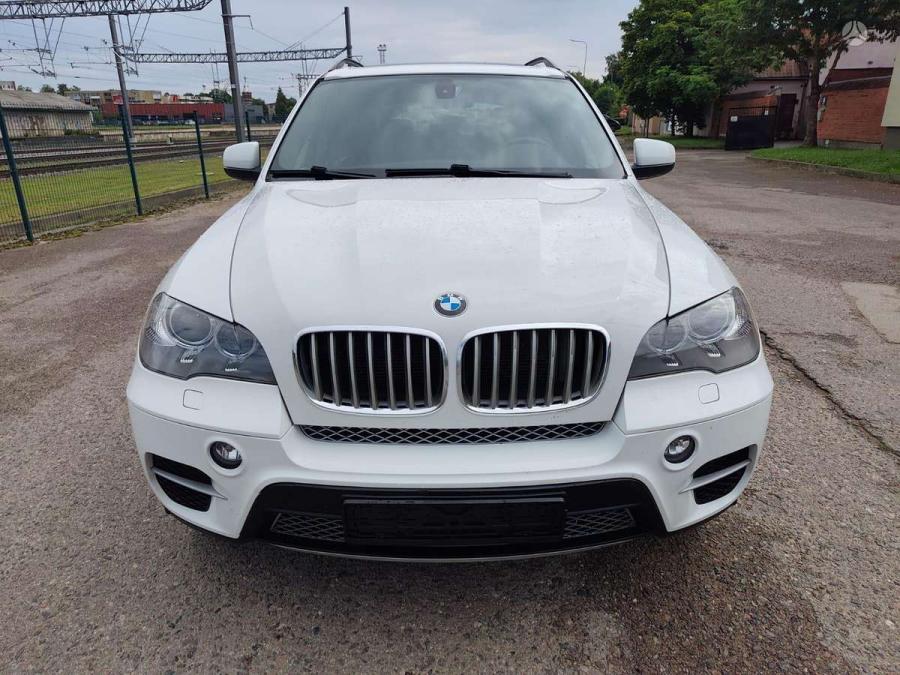 Balts BMW X5 2013 Šauļi, ar dzinēja tilpumu 3.50 L un nobraukumu 401 tūkst. km par 9200 €, foto 3 vietnē AUTOMOTO.COM.LV