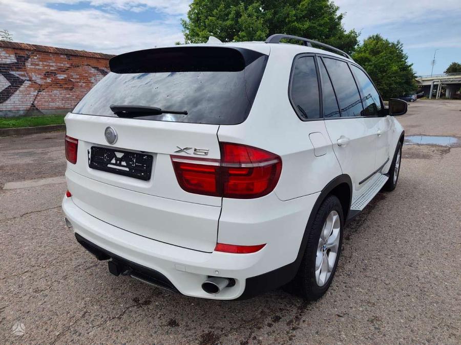 Balts BMW X5 2013 Šauļi, ar dzinēja tilpumu 3.50 L un nobraukumu 401 tūkst. km par 9200 €, foto 5 vietnē AUTOMOTO.COM.LV