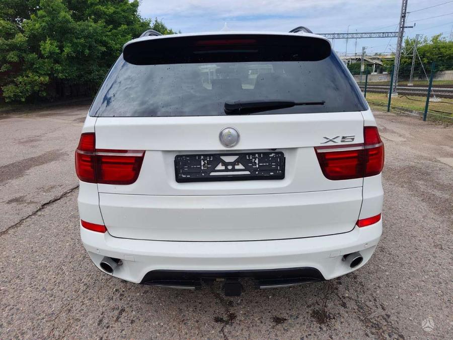 Balts BMW X5 2013 Šauļi, ar dzinēja tilpumu 3.50 L un nobraukumu 401 tūkst. km par 9200 €, foto 6 vietnē AUTOMOTO.COM.LV