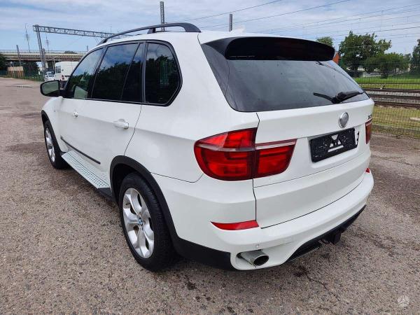 Balts BMW X5 2013 Šauļi, ar dzinēja tilpumu 3.50 L un nobraukumu 401 tūkst. km par 9200 €, foto 6 vietnē AUTOMOTO.COM.LV