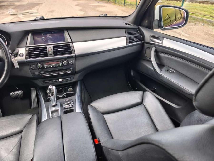 Balts BMW X5 2013 Šauļi, ar dzinēja tilpumu 3.50 L un nobraukumu 401 tūkst. km par 9200 €, foto 12 vietnē AUTOMOTO.COM.LV