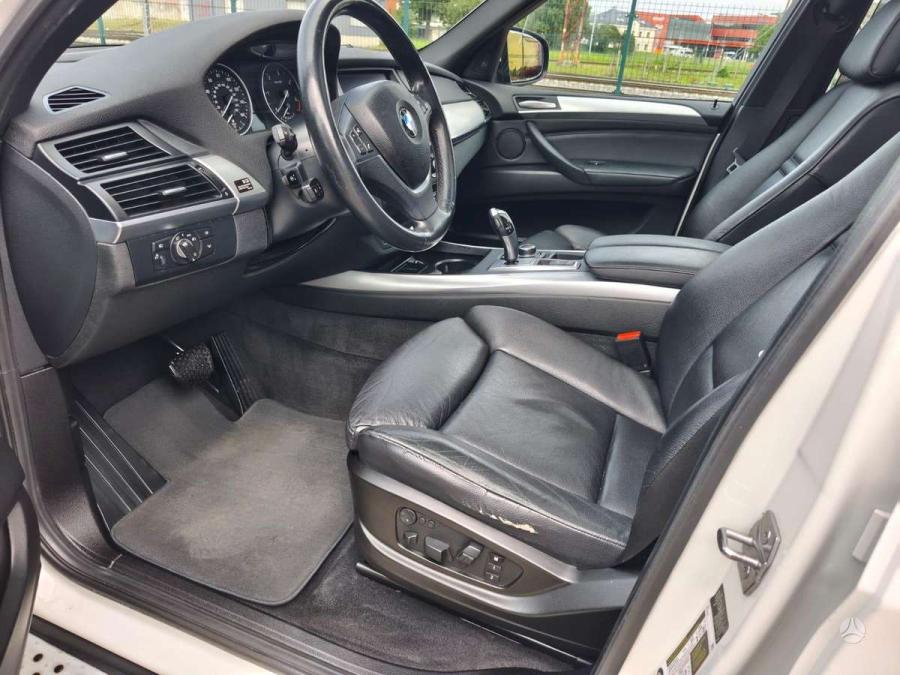 Balts BMW X5 2013 Šauļi, ar dzinēja tilpumu 3.50 L un nobraukumu 401 tūkst. km par 9200 €, foto 13 vietnē AUTOMOTO.COM.LV