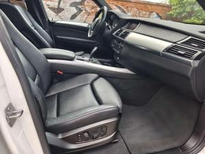 Balts BMW X5 2013 Šauļi, ar dzinēja tilpumu 3.50 L un nobraukumu 401 tūkst. km par 9200 €, foto 14 vietnē AUTOMOTO.COM.LV