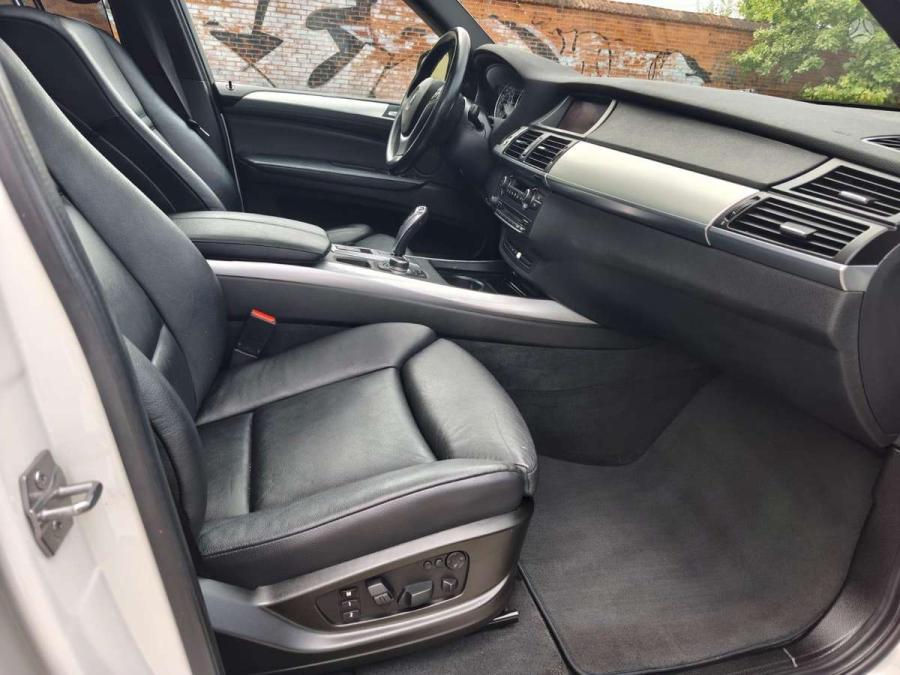 Balts BMW X5 2013 Šauļi, ar dzinēja tilpumu 3.50 L un nobraukumu 401 tūkst. km par 9200 €, foto 14 vietnē AUTOMOTO.COM.LV