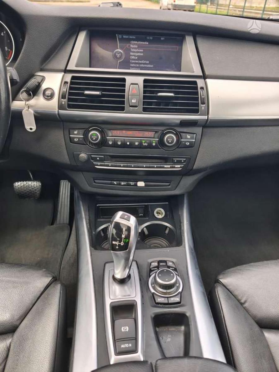 Balts BMW X5 2013 Šauļi, ar dzinēja tilpumu 3.50 L un nobraukumu 401 tūkst. km par 9200 €, foto 17 vietnē AUTOMOTO.COM.LV